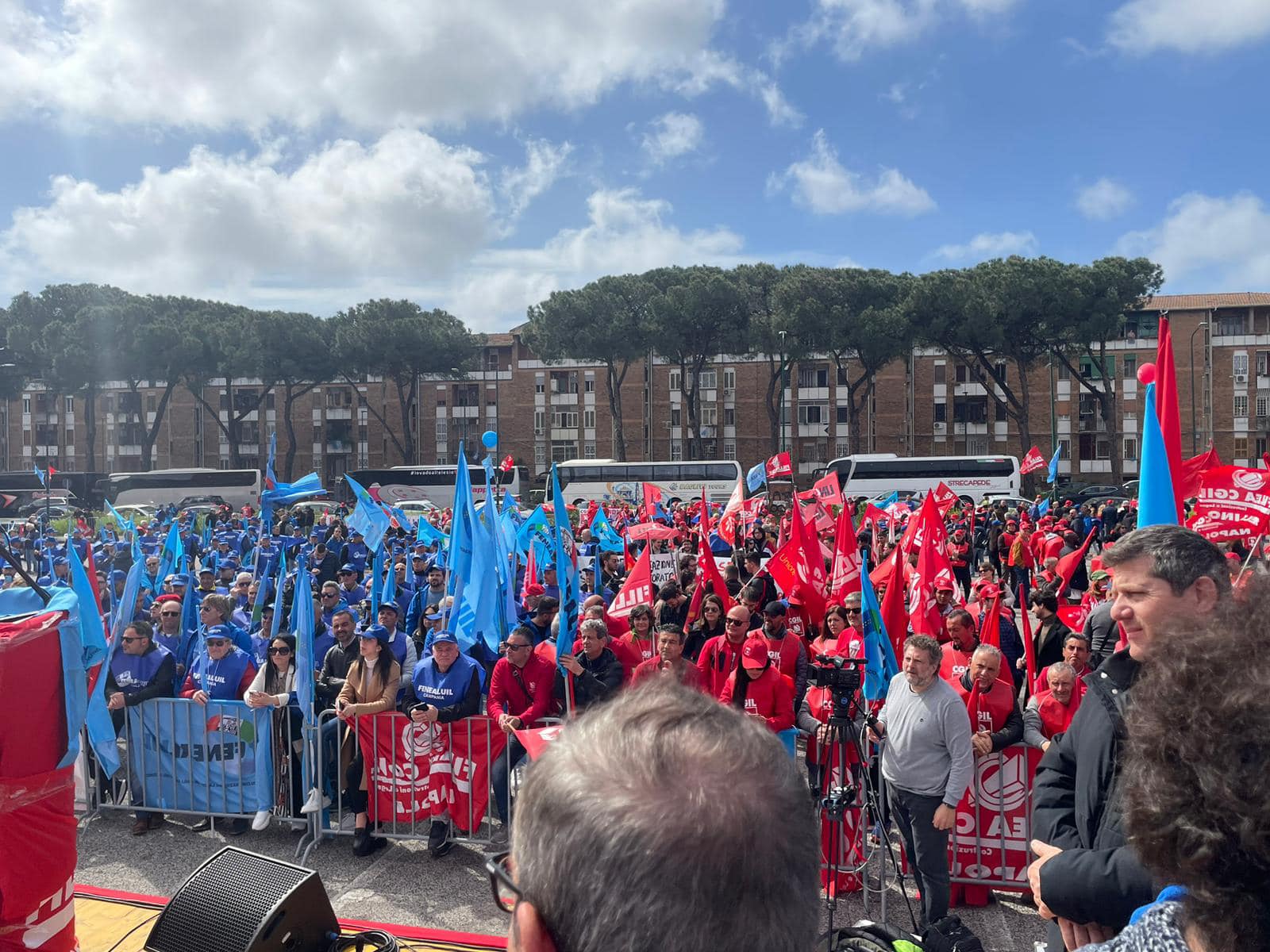 Manifestazione edili di Feneal UIL e Filea CGIL a Soccavo-Sgambati ...